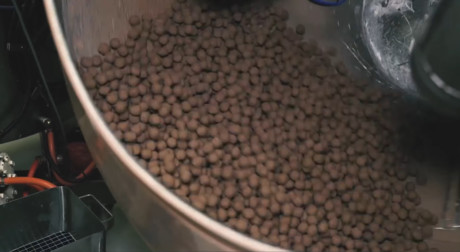 Chocolate pan coating spray system